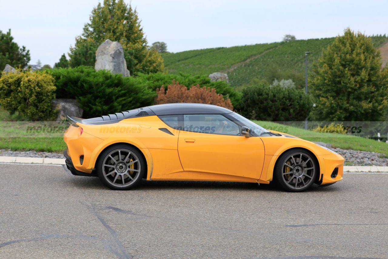 La mula del futuro Lotus Type 131 con todo detalle en nuevas fotos espía