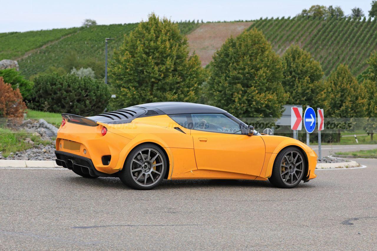 La mula del futuro Lotus Type 131 con todo detalle en nuevas fotos espía