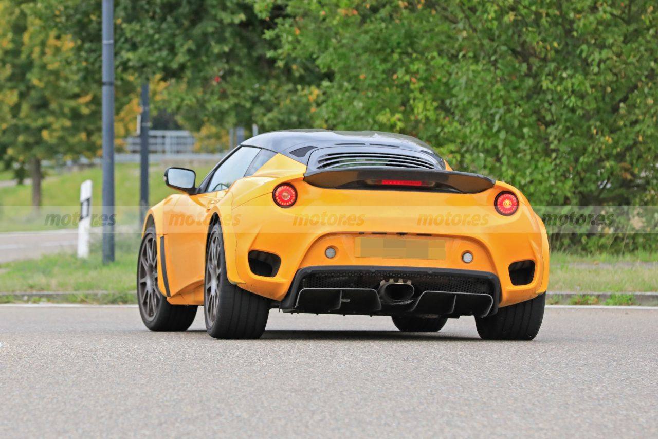 La mula del futuro Lotus Type 131 con todo detalle en nuevas fotos espía