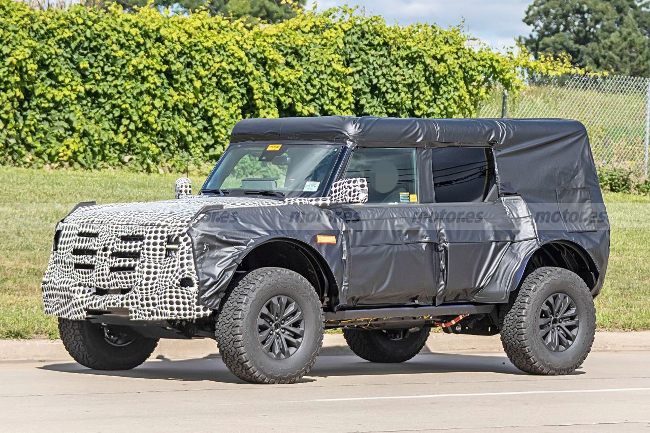El nuevo Ford Bronco Raptor/Warthog pone a prueba sus habilidades off ...
