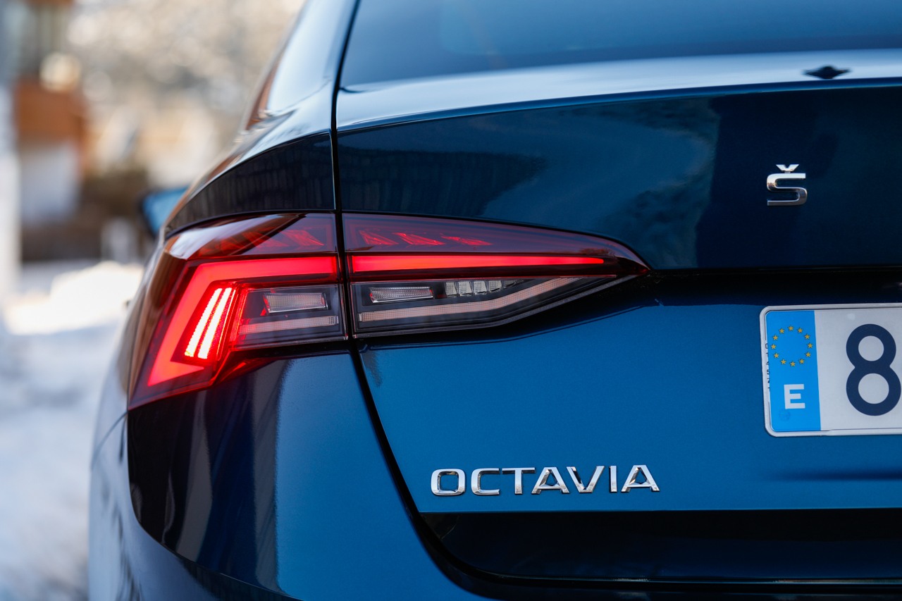 Probamos el Skoda Octavia iV, y catamos el Octavia RS iV, enchufado y ...