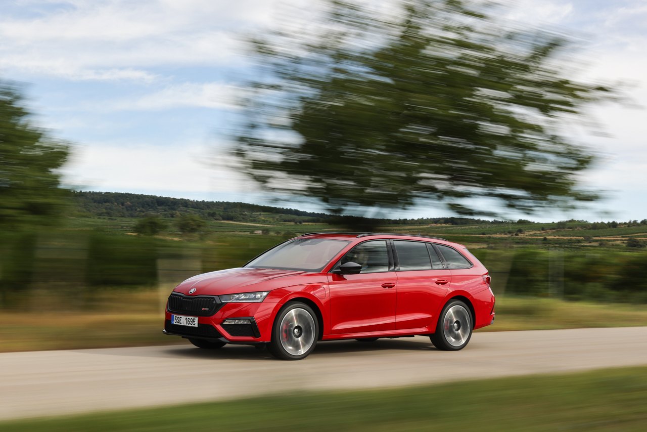 Probamos el Skoda Octavia iV, y catamos el Octavia RS iV, enchufado y ...