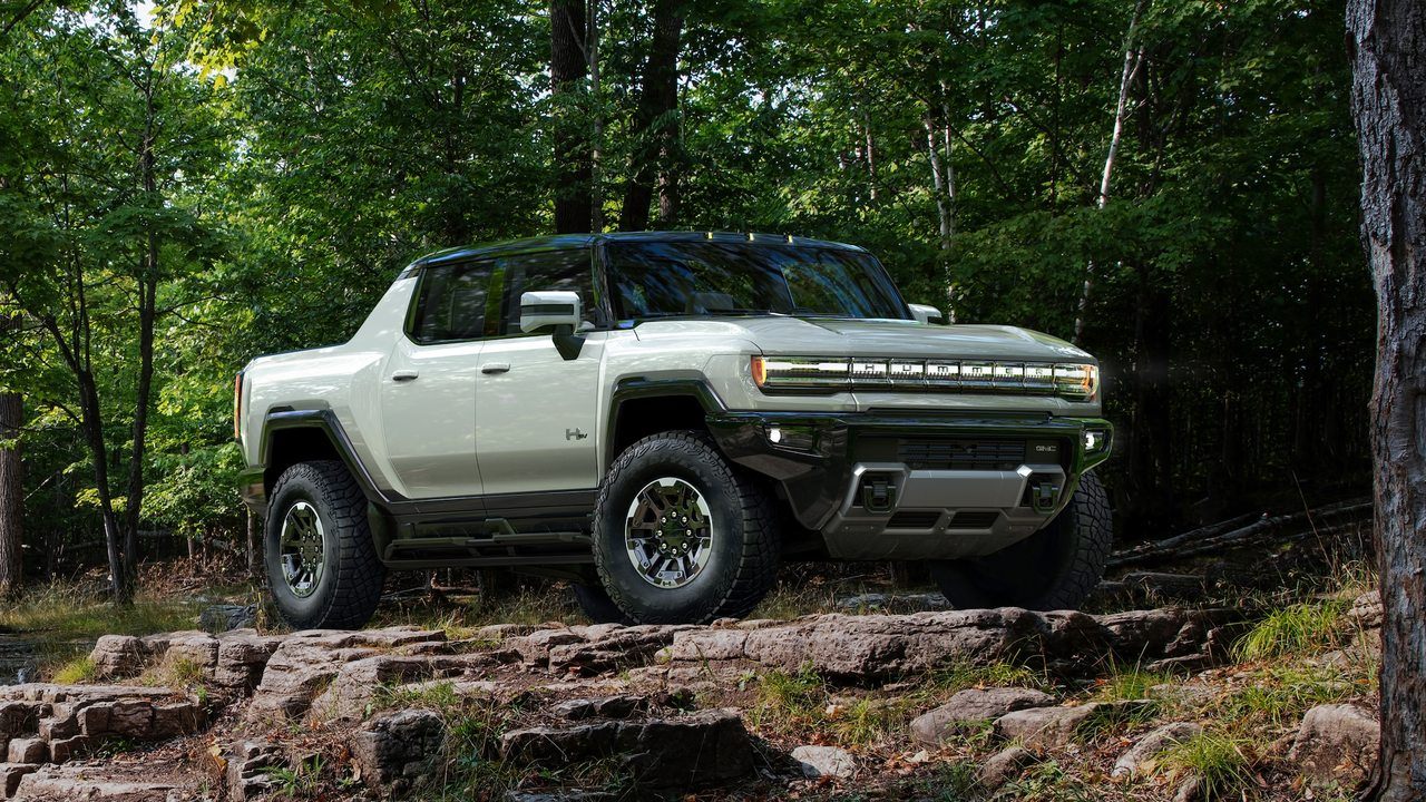 Así es como va de lado el Hummer EV gracias al 'Modo cangrejo' [vídeo]