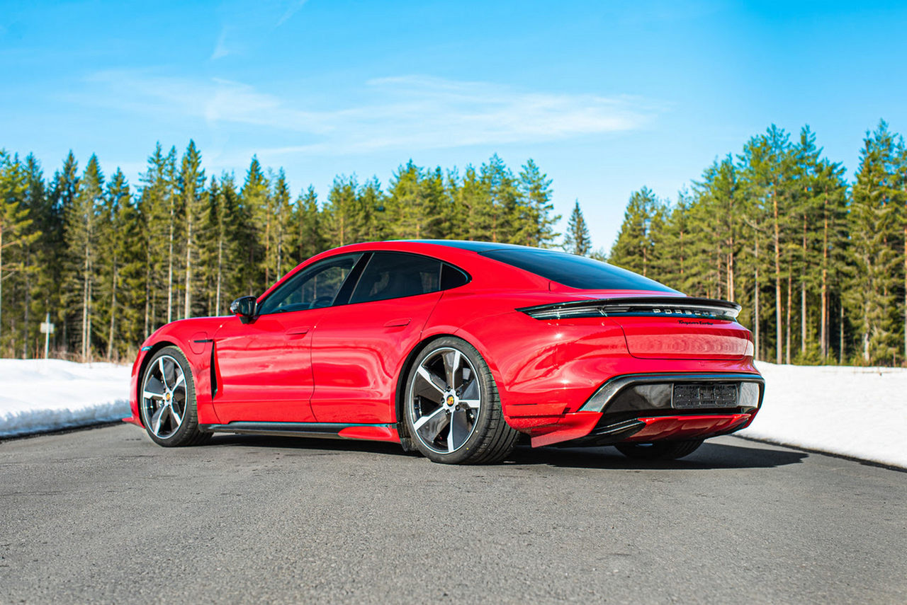 El Porsche Taycan Turbo más agresivo gracias a un nuevo kit con mucho ...