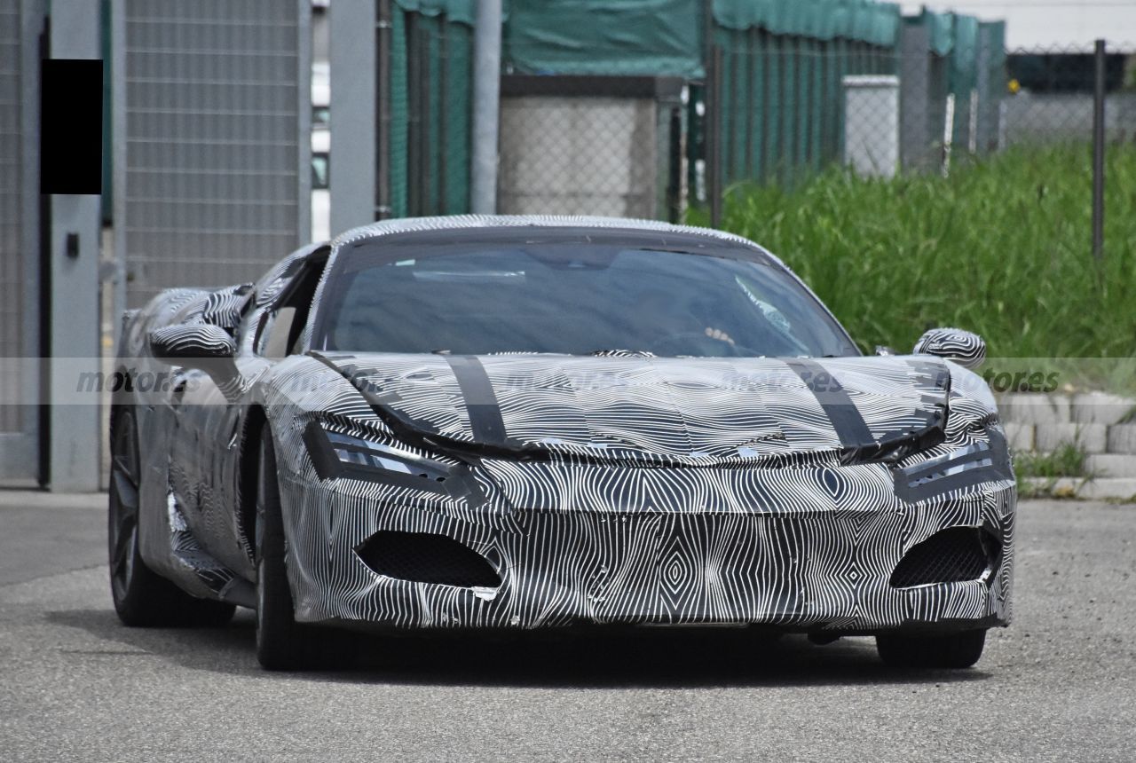 Los prototipos del futuro Ferrari V6 híbrido revelan nuevos detalles ...