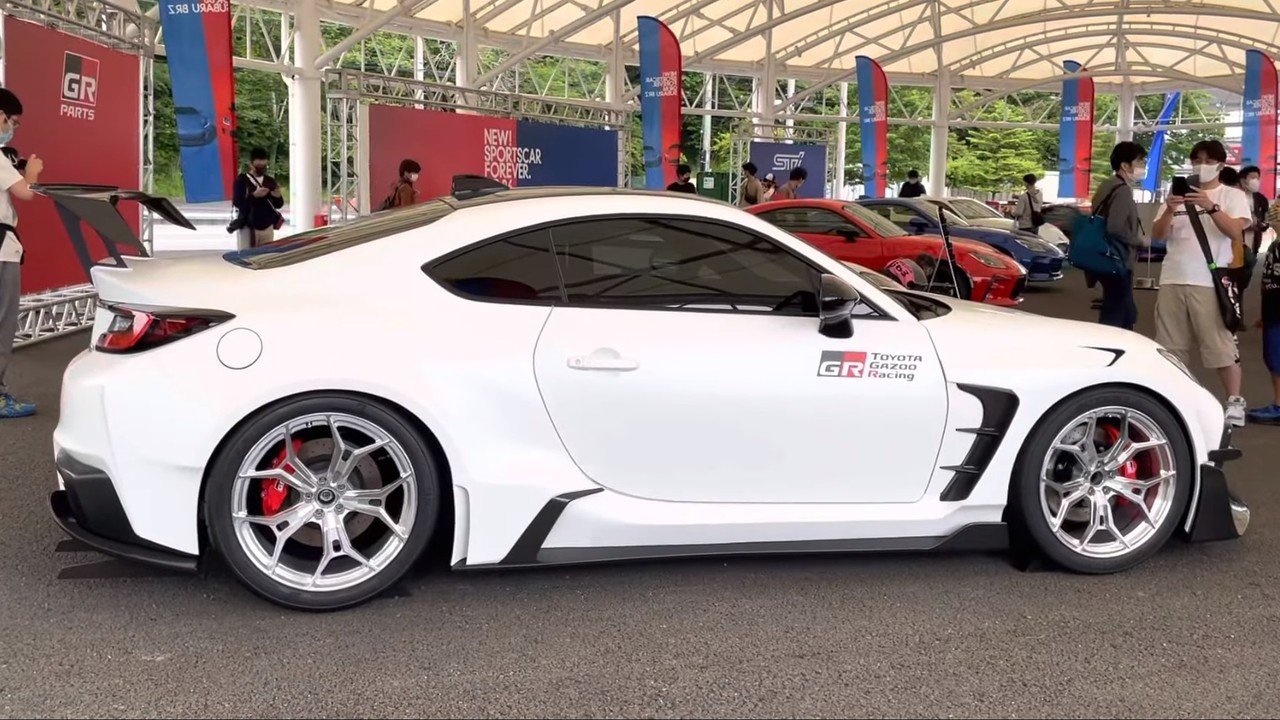 El Toyota GR86 estrena dos impresionantes kits aerodinámicos de Gazoo ...