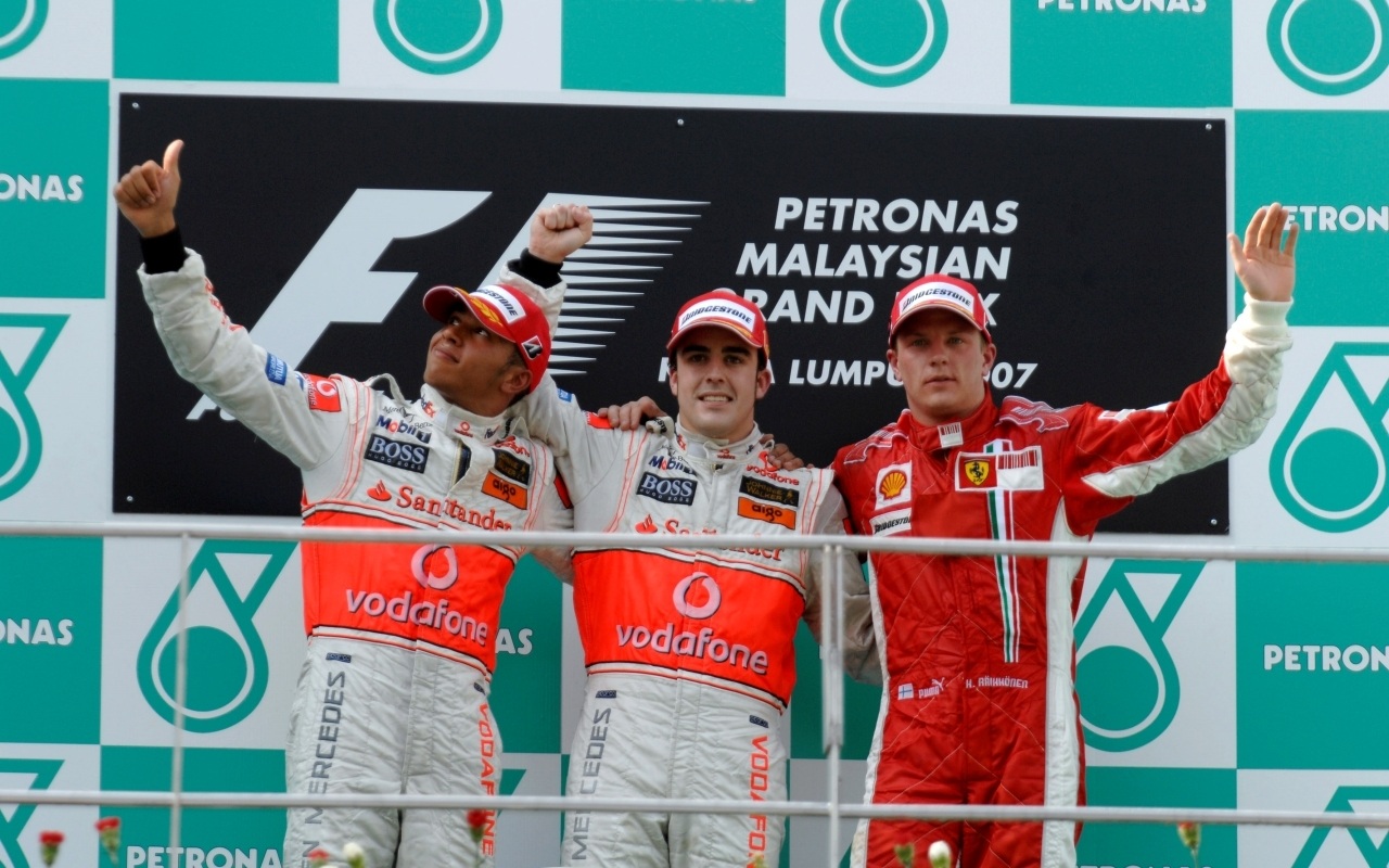 Alonso y su batalla con Hamilton en 2007: «Éramos demasiado jóvenes y ...