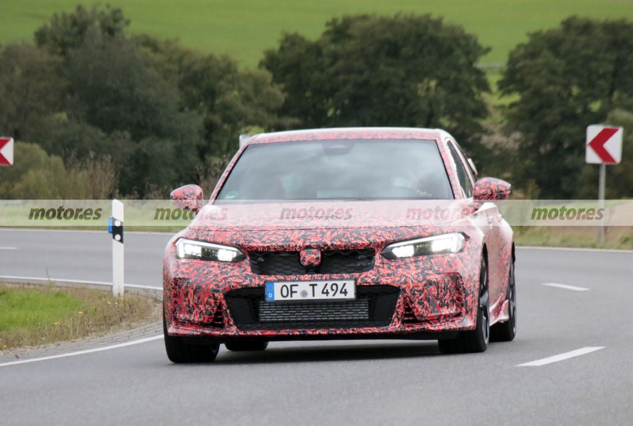 El nuevo camuflaje del Honda Civic Type R 2023, al detalle en estas ...