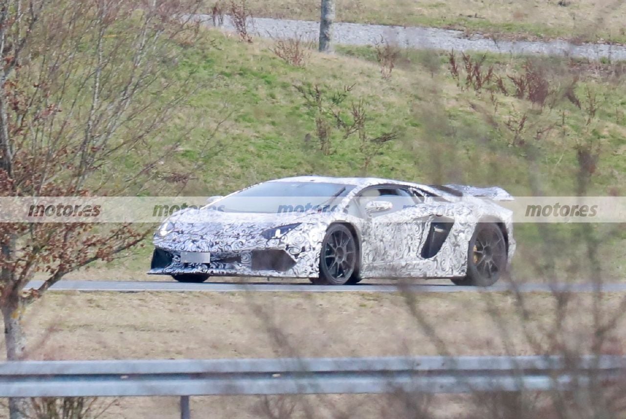 Primeras fotos espía del futuro relevo del Lamborghini Aventador 2023