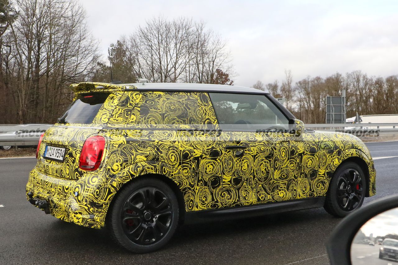 Las mulas del futuro MINI JCW 2024 inician sus primeras pruebas