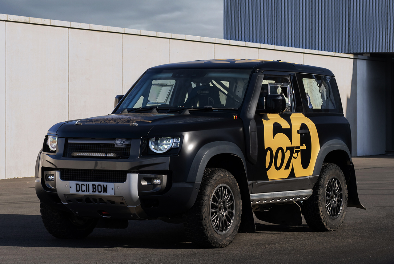 Bowler presenta el Land Rover Bond Defender exclusivo para competición