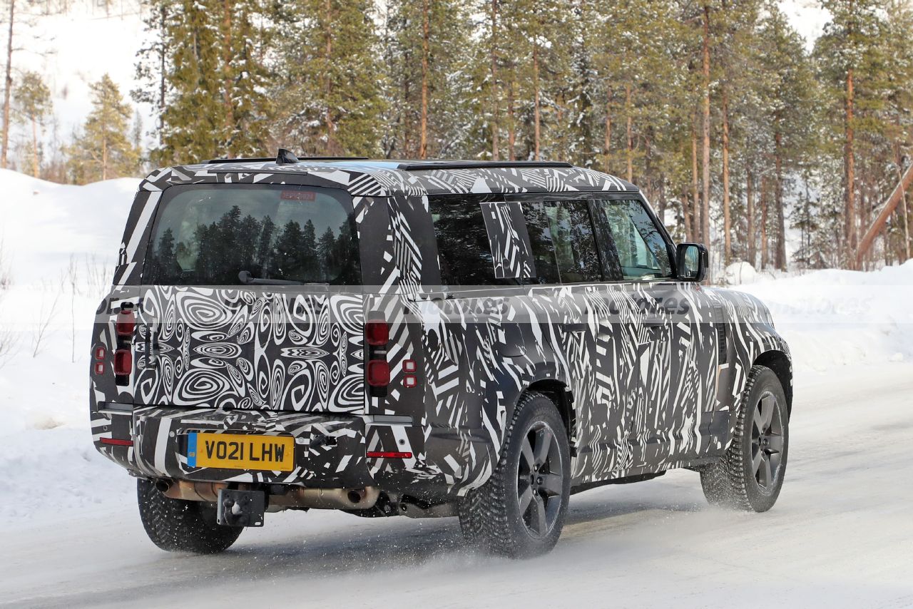 El nuevo Land Rover Defender 130 2022 reaparece en las pruebas de invierno