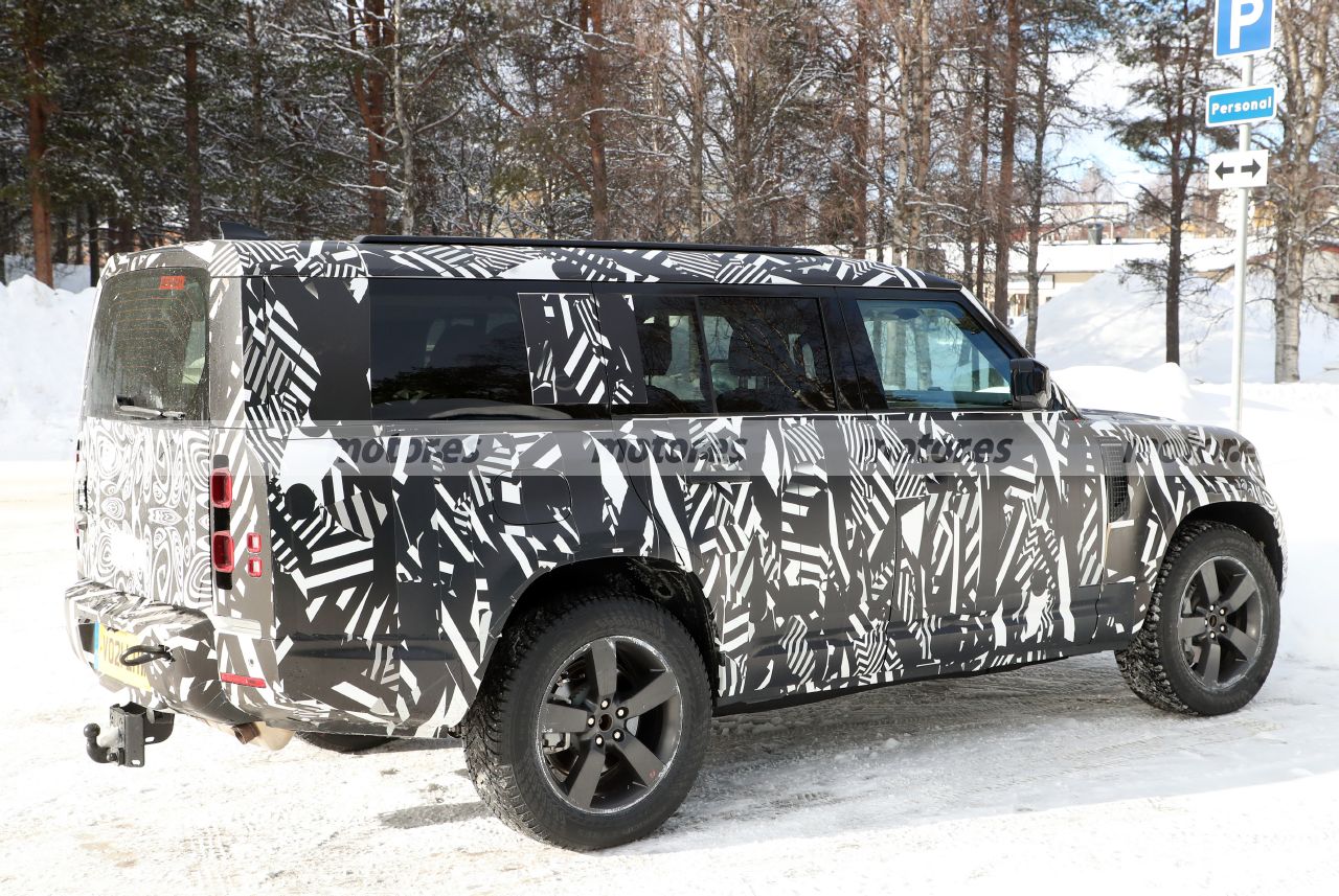 El nuevo Land Rover Defender 130 2022 reaparece en las pruebas de invierno