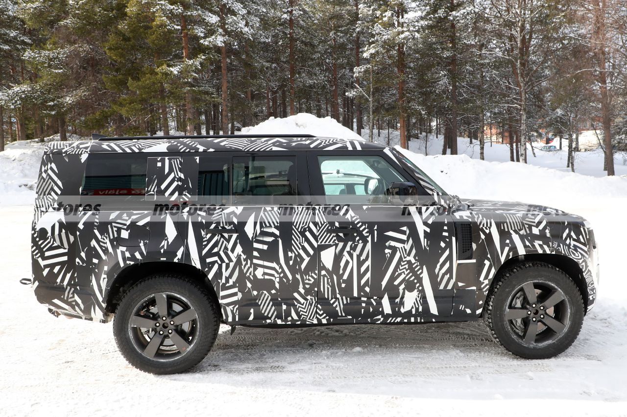 El nuevo Land Rover Defender 130 2022 reaparece en las pruebas de invierno