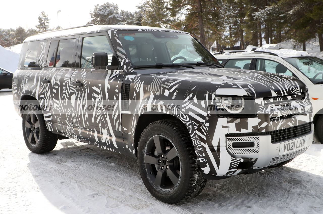 El nuevo Land Rover Defender 130 2022 reaparece en las pruebas de invierno