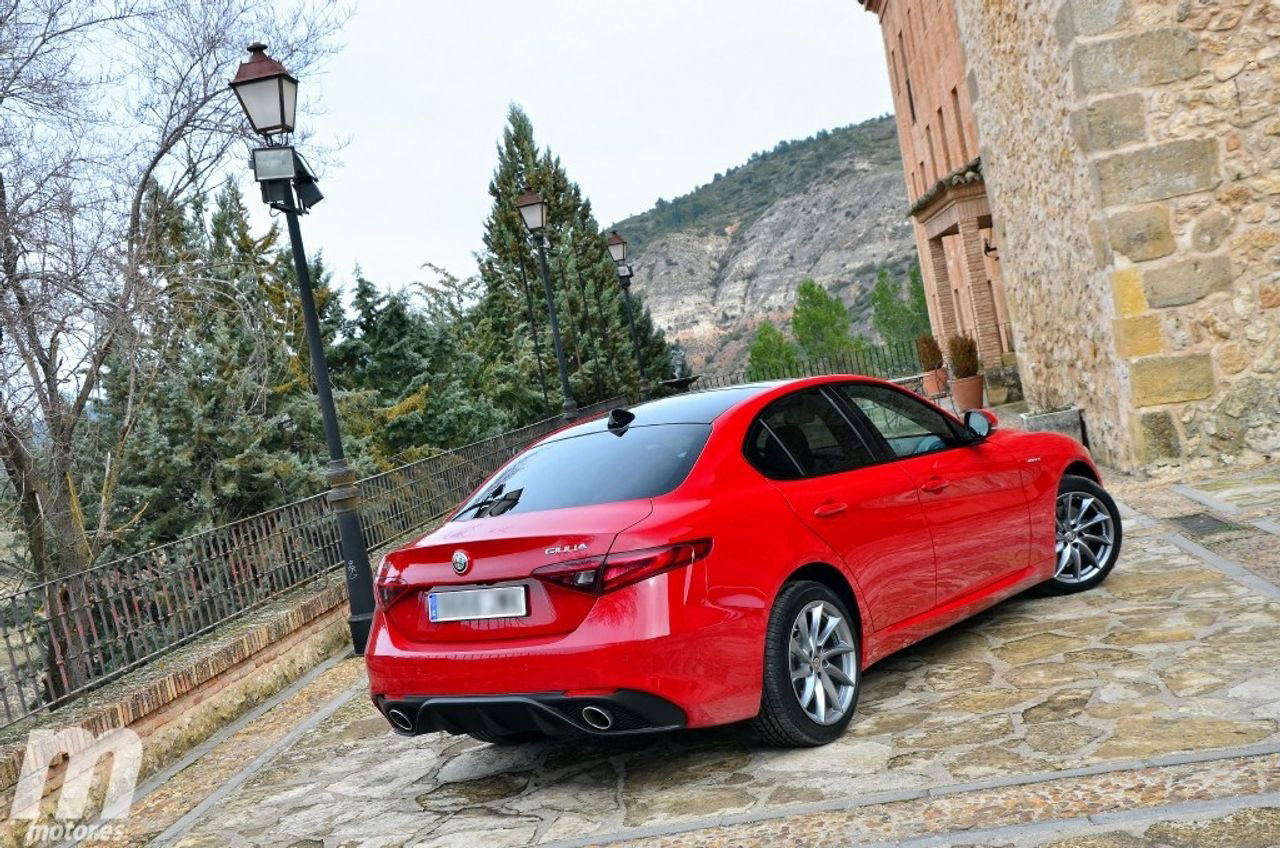 Adelanto del futuro Alfa Romeo Giulia 2025, un eléctrico Premium más ...