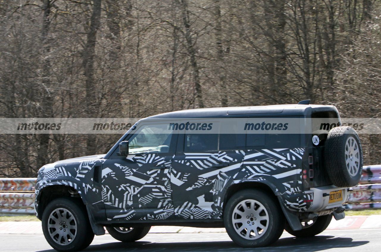 Primeras fotos espía de la mula del Land Rover Defender SVR 2024 de Bowler
