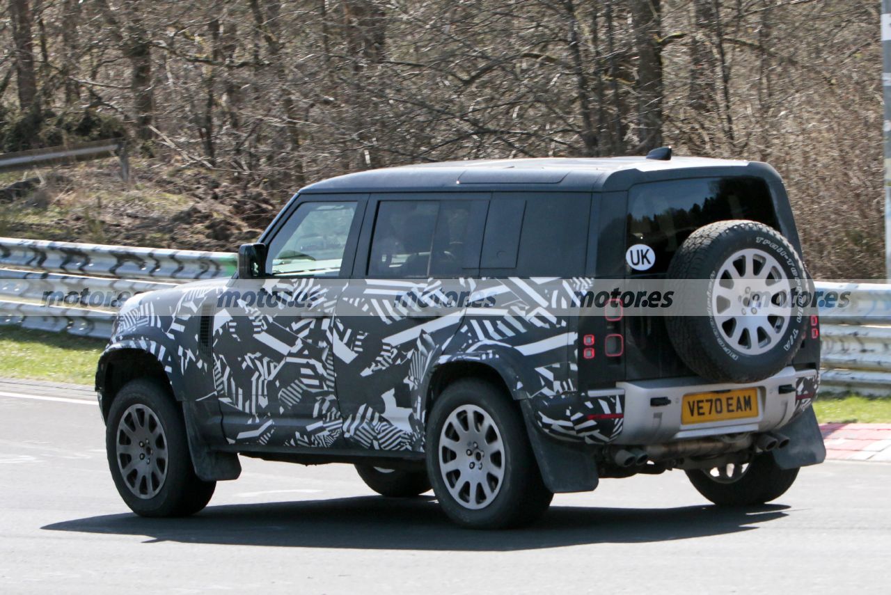 Primeras fotos espía de la mula del Land Rover Defender SVR 2024 de Bowler