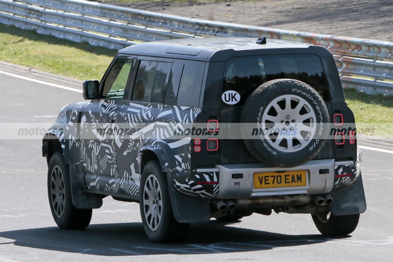 Primeras fotos espía de la mula del Land Rover Defender SVR 2024 de Bowler