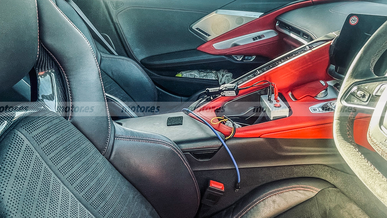 Chevrolet Corvette E-Ray, el interior de la versión híbrida queda al ...
