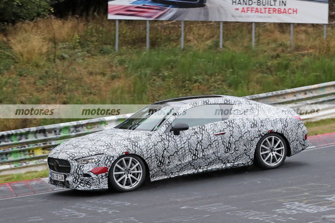 Asómate al interior del nuevo Mercedes Clase CLE Coupé en estas fotos espía