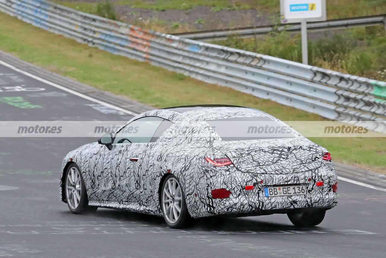 Asómate al interior del nuevo Mercedes Clase CLE Coupé en estas fotos espía