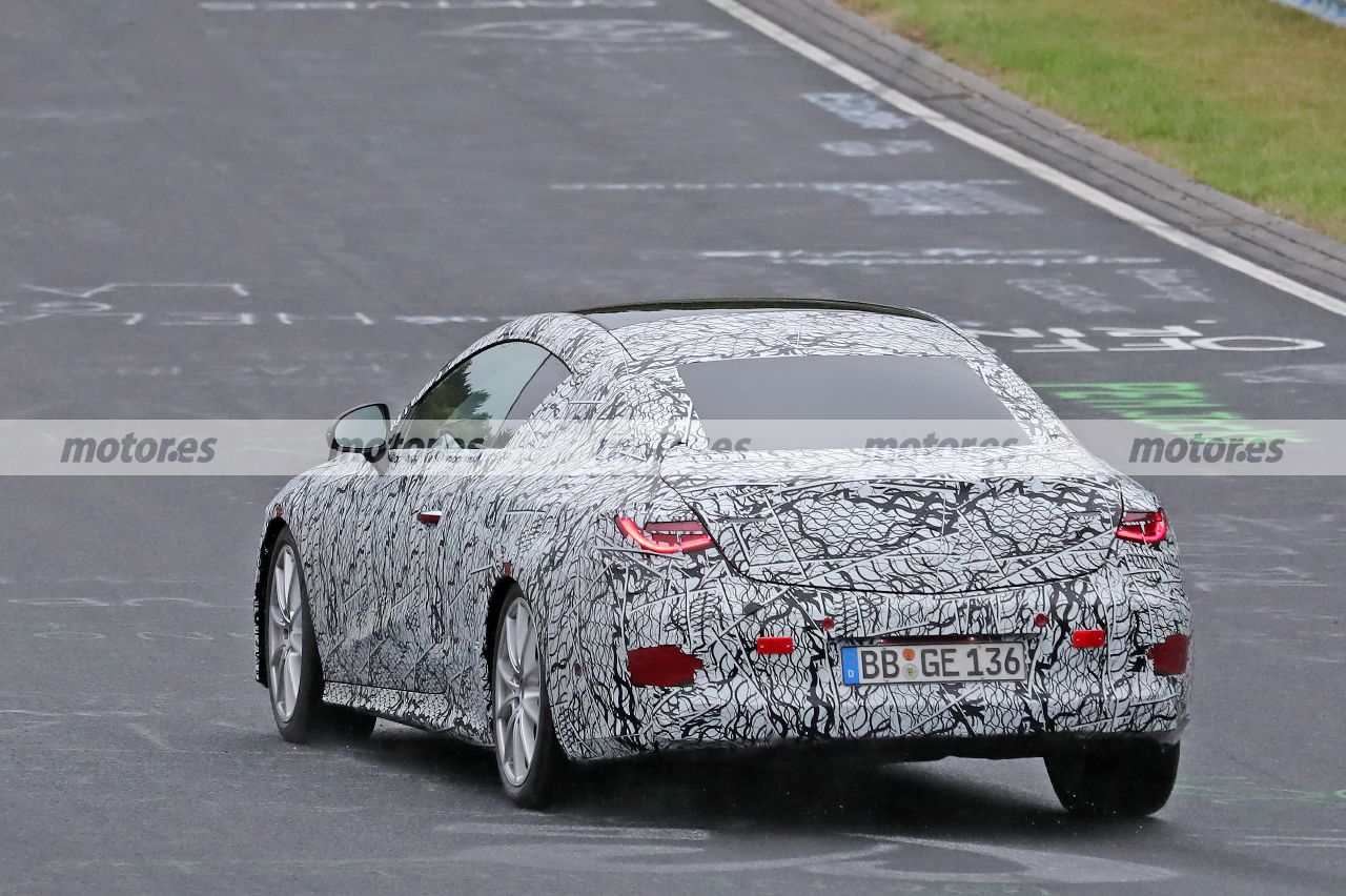 Asómate al interior del nuevo Mercedes Clase CLE Coupé en estas fotos espía