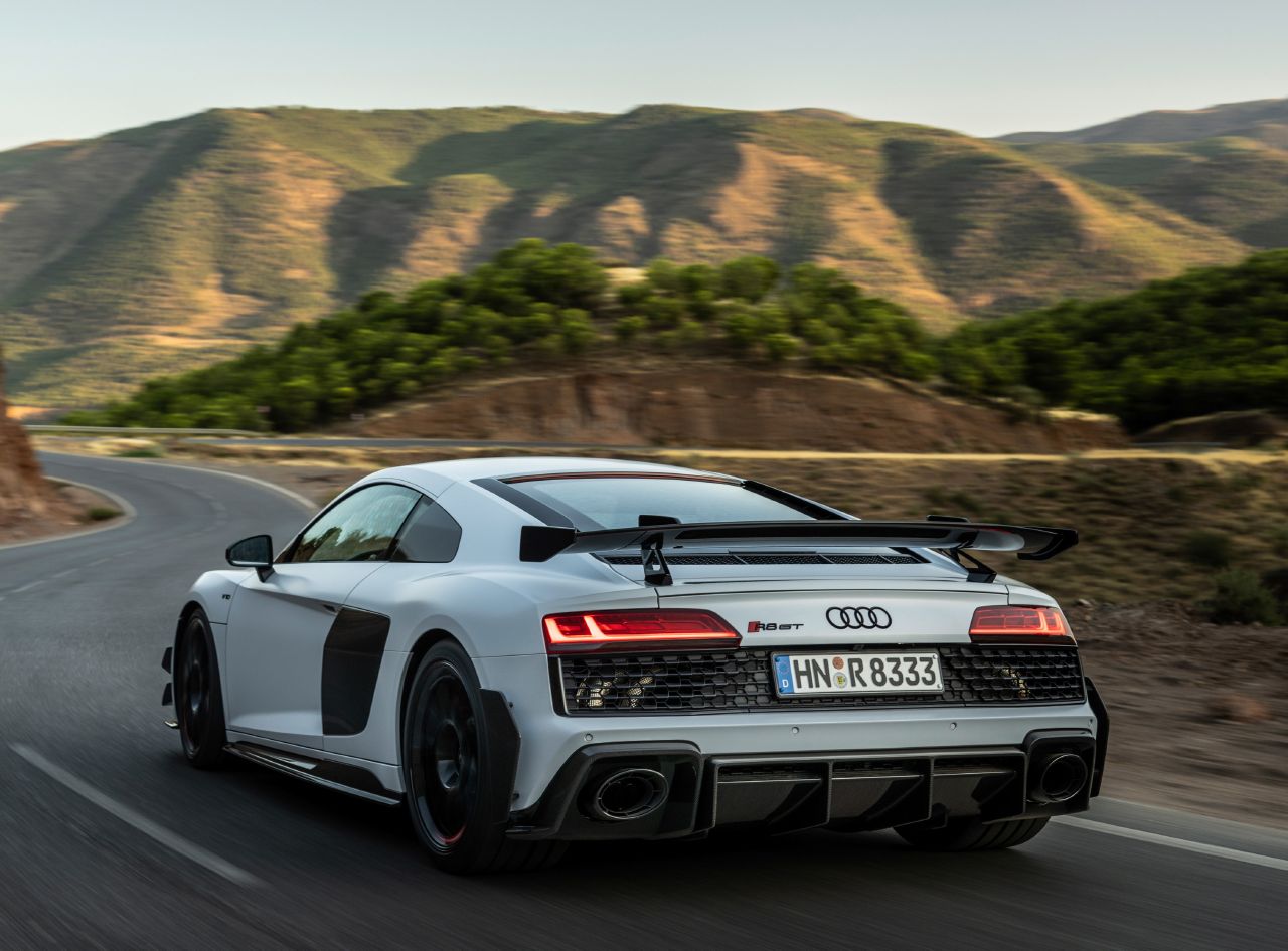 El Audi R8 Coupé V10 GT RWD se convierte en un deportivo más puro y salvaje
