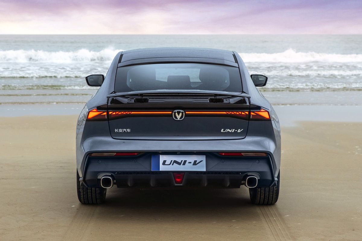 Changan UNI-V, la berlina que está poniendo en serios aprietos al Skoda ...