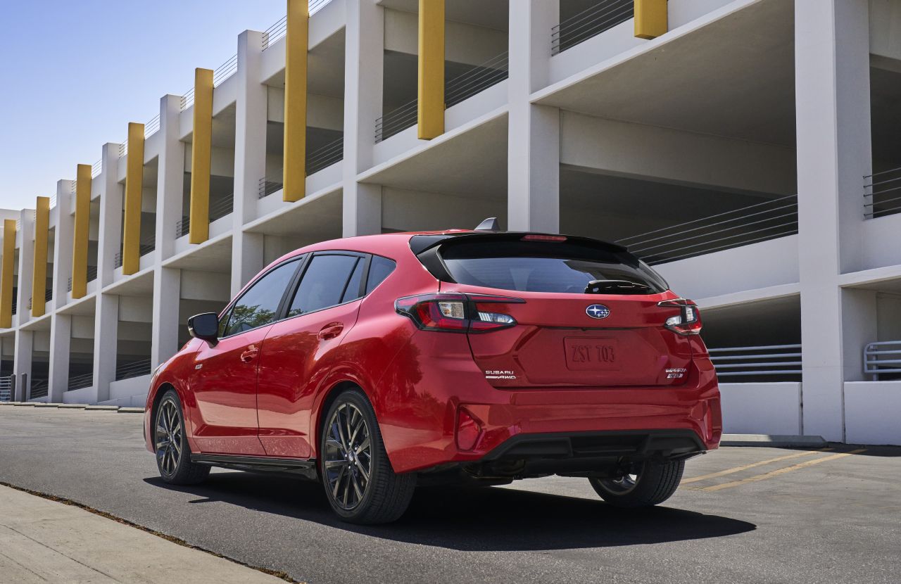 Subaru Impreza 2024, el nuevo compacto japonés debuta más deportivo y ...