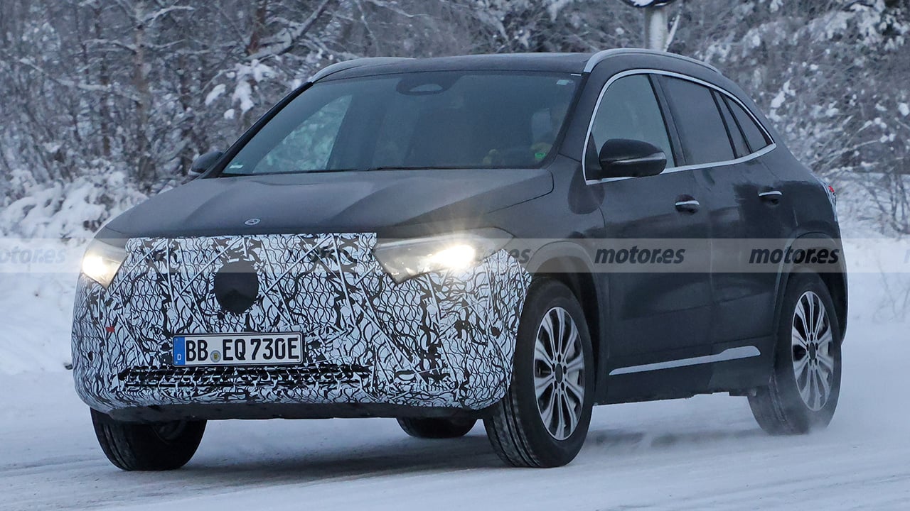Mercedes EQA 2023, la renovación del SUV compacto eléctrico ya se enfrenta a la nieve