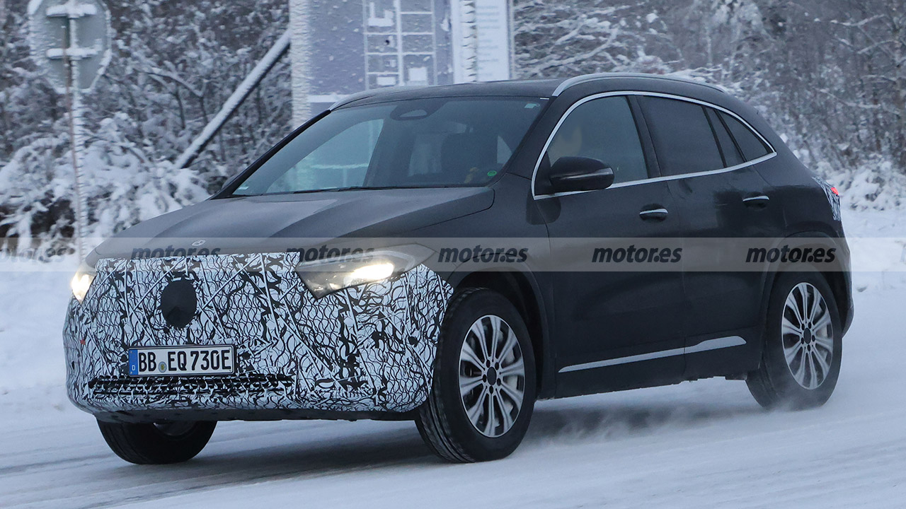 Mercedes EQA 2023, la renovación del SUV compacto eléctrico ya se enfrenta a la nieve