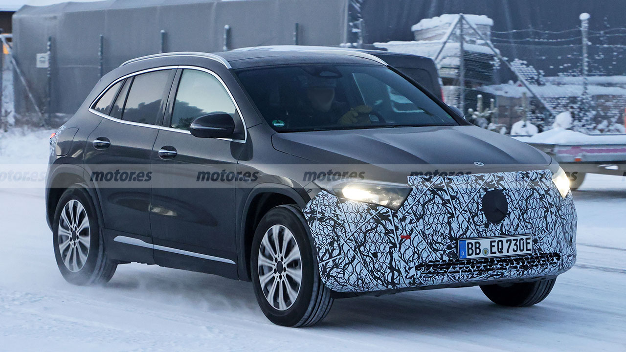Mercedes EQA 2023, la renovación del SUV compacto eléctrico ya se enfrenta a la nieve