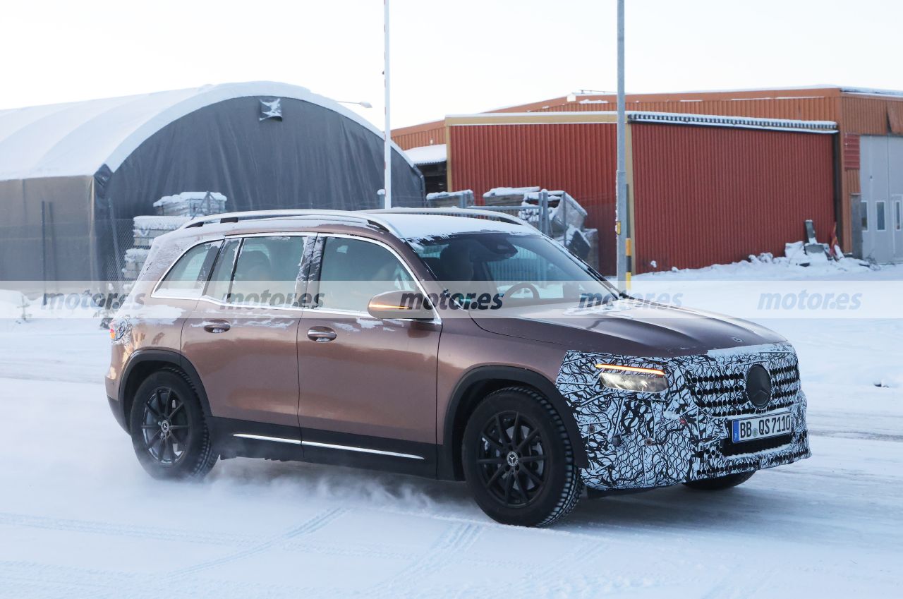 El Mercedes GLB Facelift descubre su nueva imagen en las pruebas de ...
