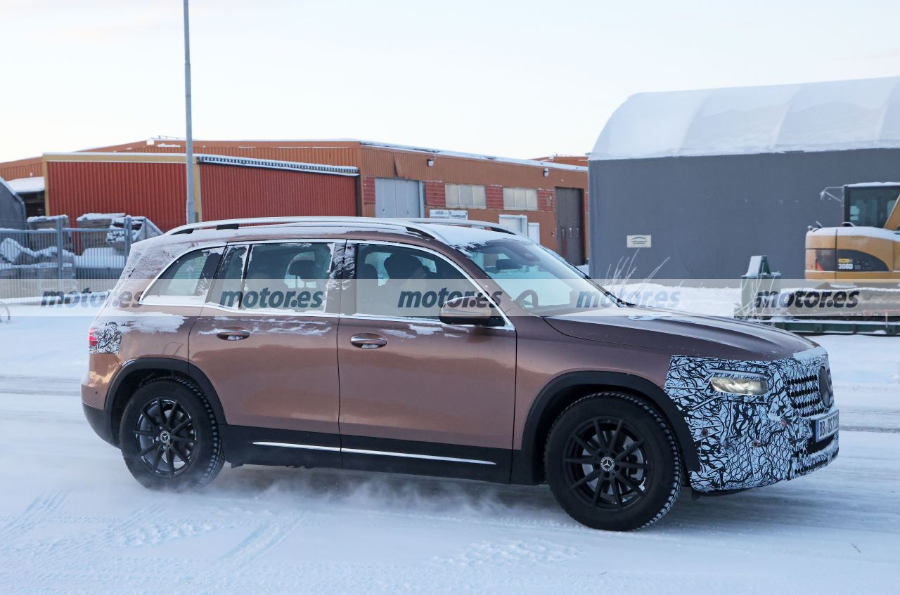 El Mercedes GLB Facelift descubre su nueva imagen en las pruebas de ...