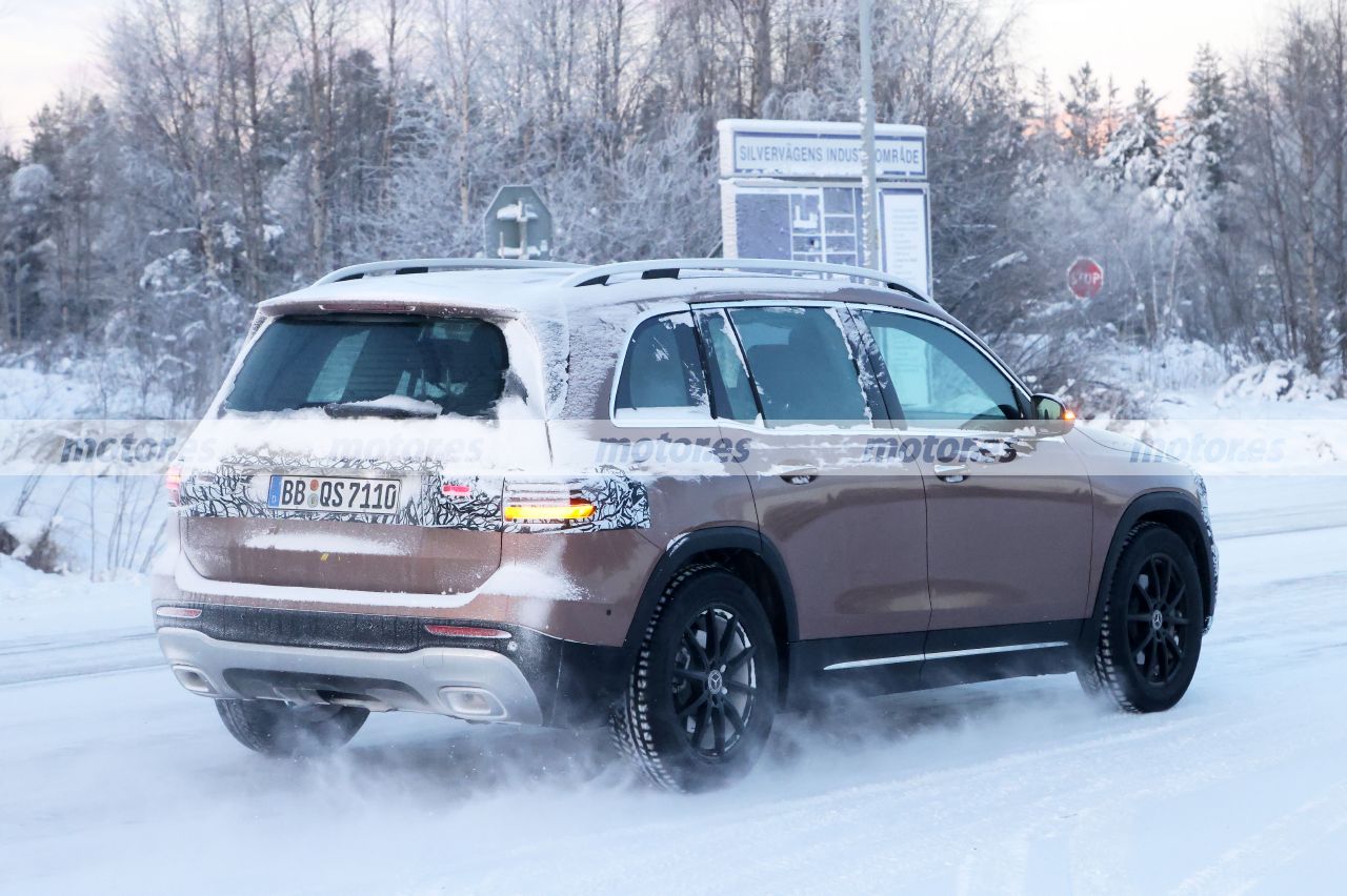 El Mercedes GLB Facelift descubre su nueva imagen en las pruebas de ...