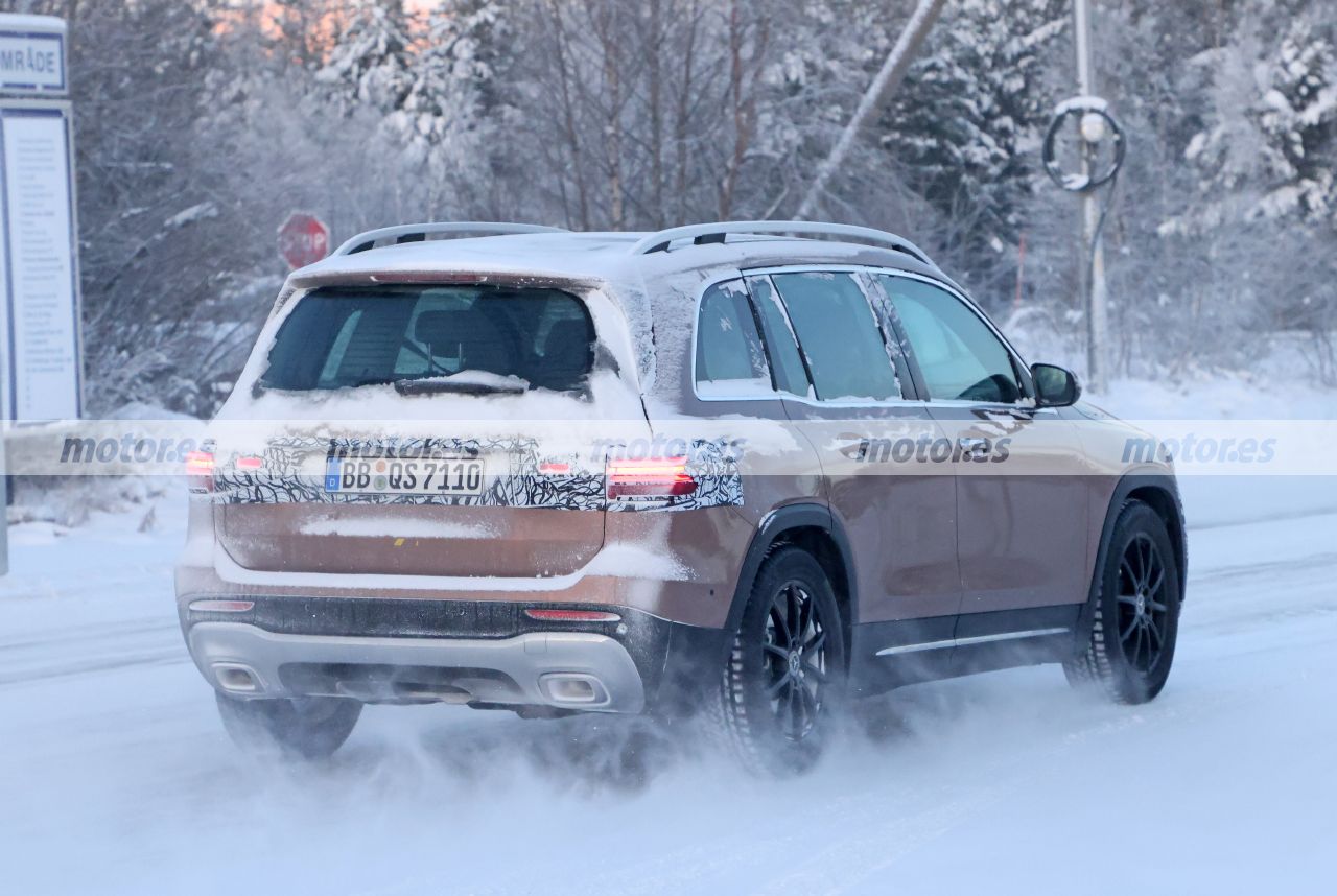 El Mercedes GLB Facelift descubre su nueva imagen en las pruebas de ...