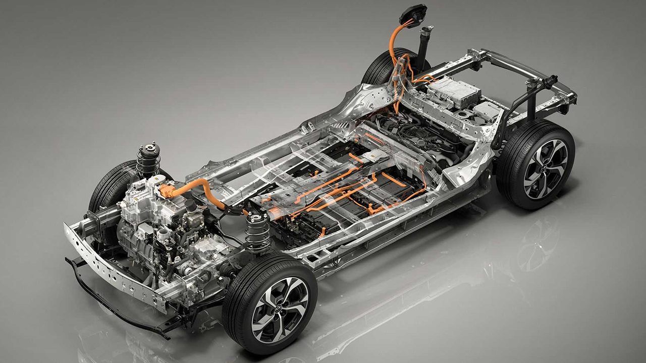 Mazda MX-30 R-EV, se presenta un nuevo SUV PHEV con hasta 115 km de autonomía eléctrica