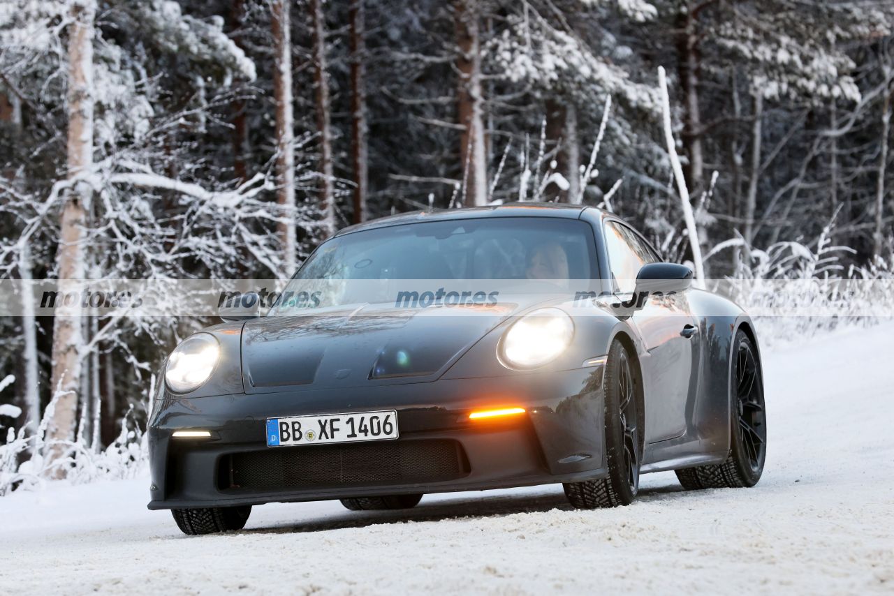 El nuevo Porsche 911 ST es cazado en Laponia maniobrando para evitar ...