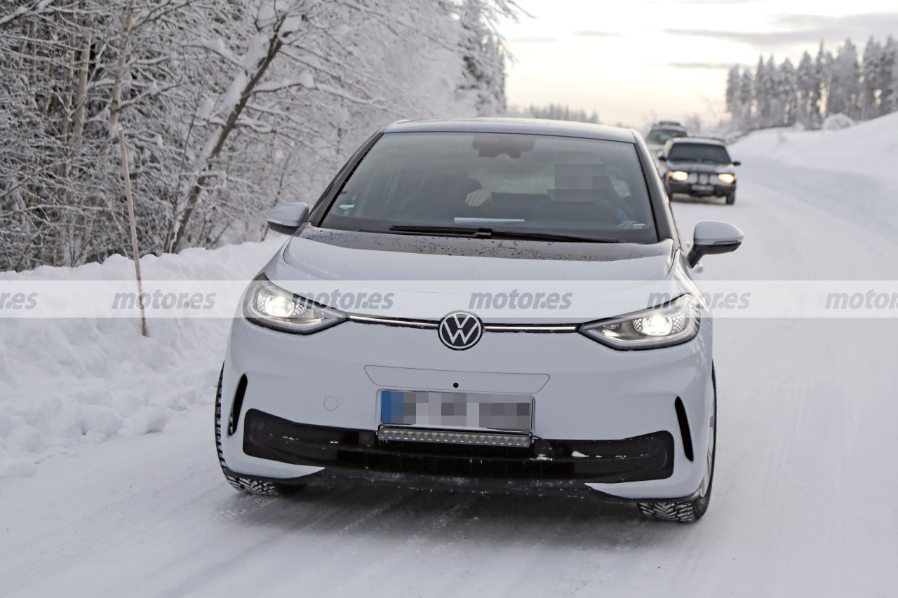 El Volkswagen ID.3 Facelift posa en unas interesantes fotos espía