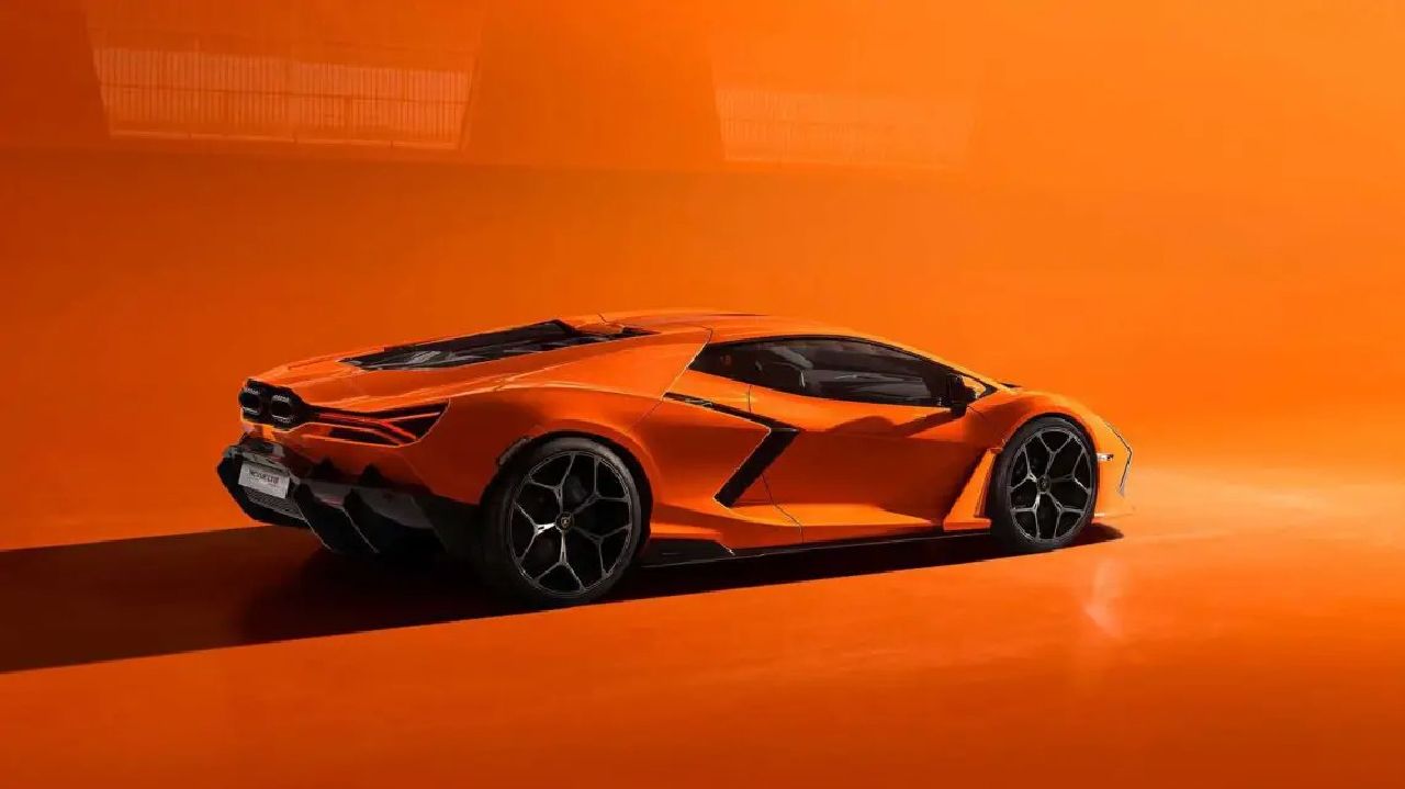 El nuevo Lamborghini Revuelto llega pisando fuerte, el primer PHEV con ...