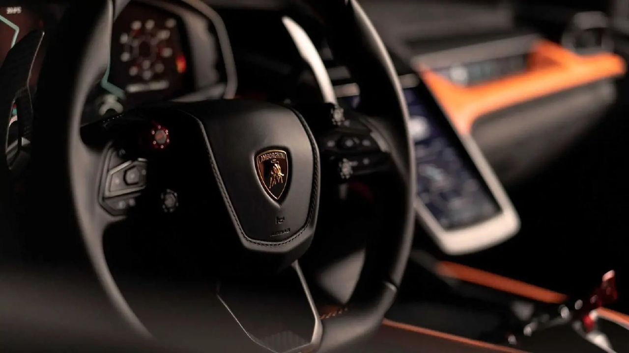 El nuevo Lamborghini Revuelto llega pisando fuerte, el primer PHEV con ...