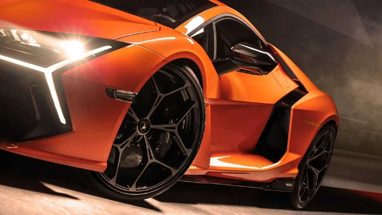 El nuevo Lamborghini Revuelto llega pisando fuerte, el primer PHEV con ...