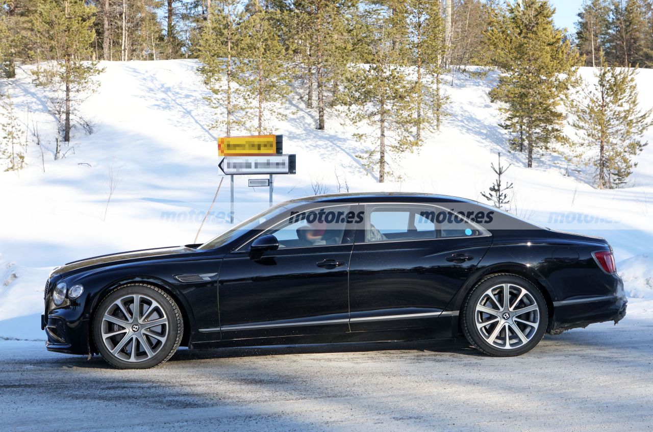 El Bentley Flying Spur V8 PHEV es cazado en Suecia, el motor que permitirá la vuelta de los ...