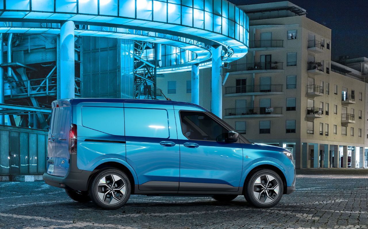 Llega la nueva Ford E-Transit Courier, una furgoneta eléctrica muy ...
