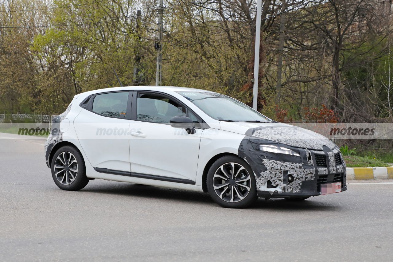 ¡Cazado! El Renault Clio Facelift 2023 muestra su moderna trasera en ...