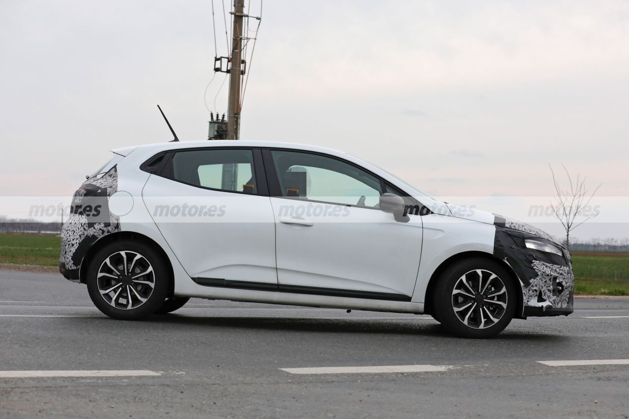 ¡Cazado! El Renault Clio Facelift 2023 muestra su moderna trasera en ...