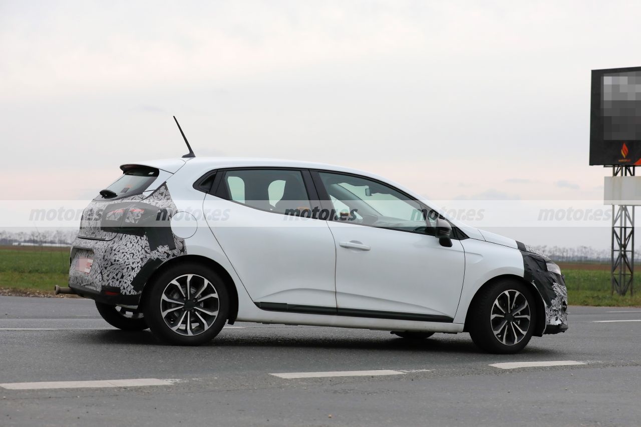 ¡Cazado! El Renault Clio Facelift 2023 muestra su moderna trasera en ...