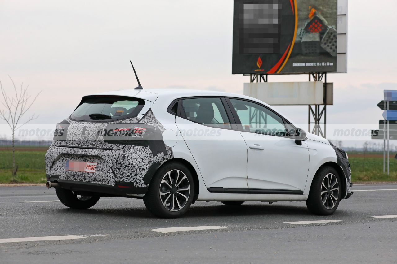 ¡Cazado! El Renault Clio Facelift 2023 muestra su moderna trasera en ...