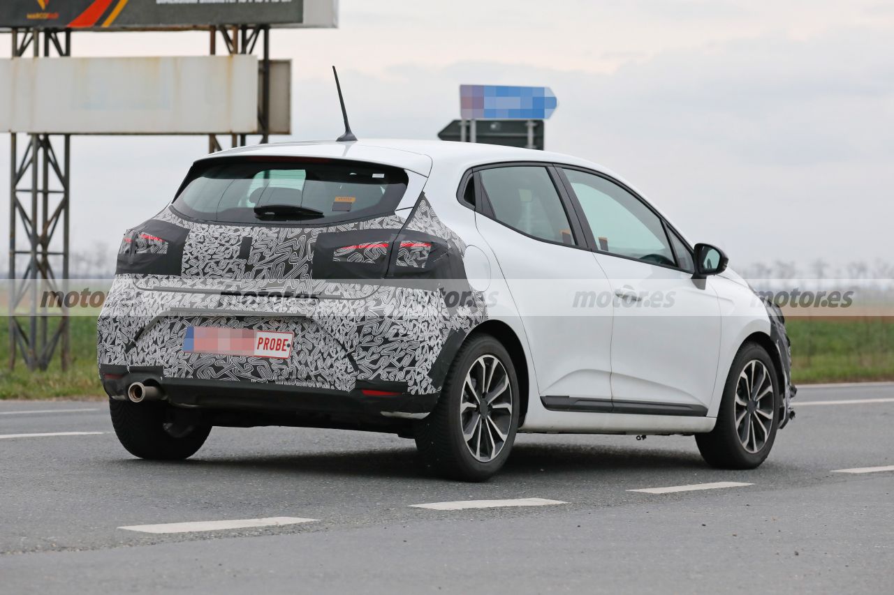 ¡Cazado! El Renault Clio Facelift 2023 muestra su moderna trasera en ...